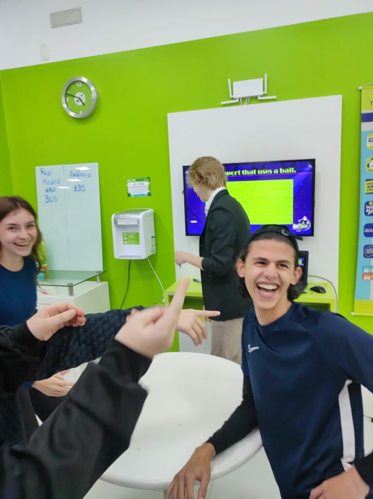 inFlux Três Passos – Feud Game - inFlux